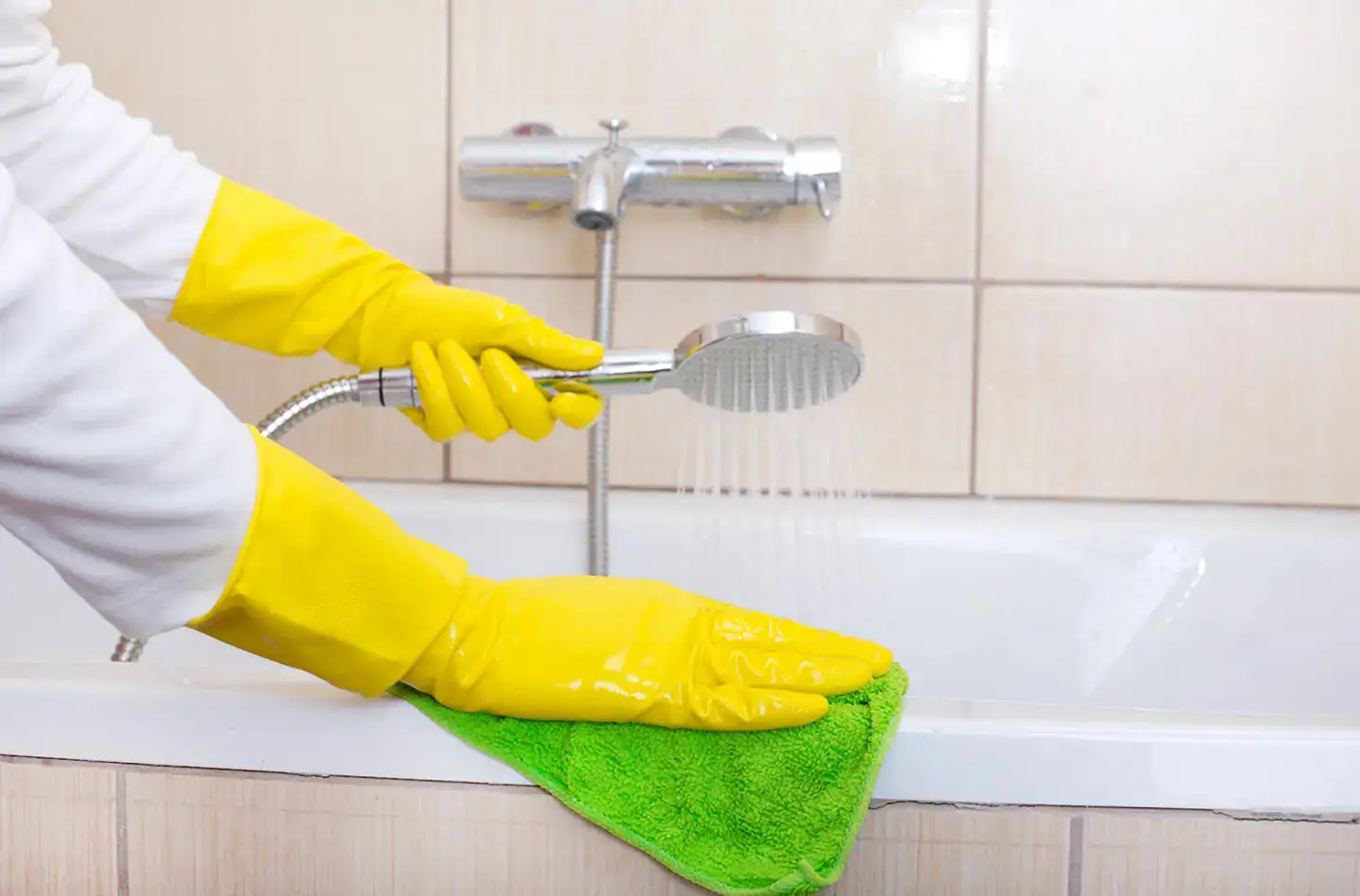How to Clean Bathtub Stains | Chicago, IL | Surface Doctors